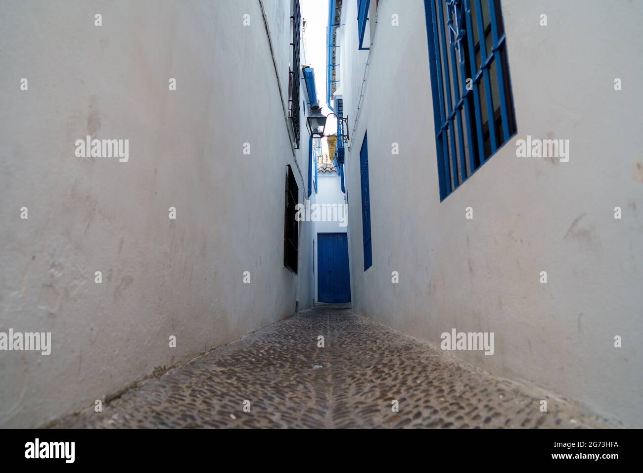 Narrow path between two buildings Stock Photo - Alamy