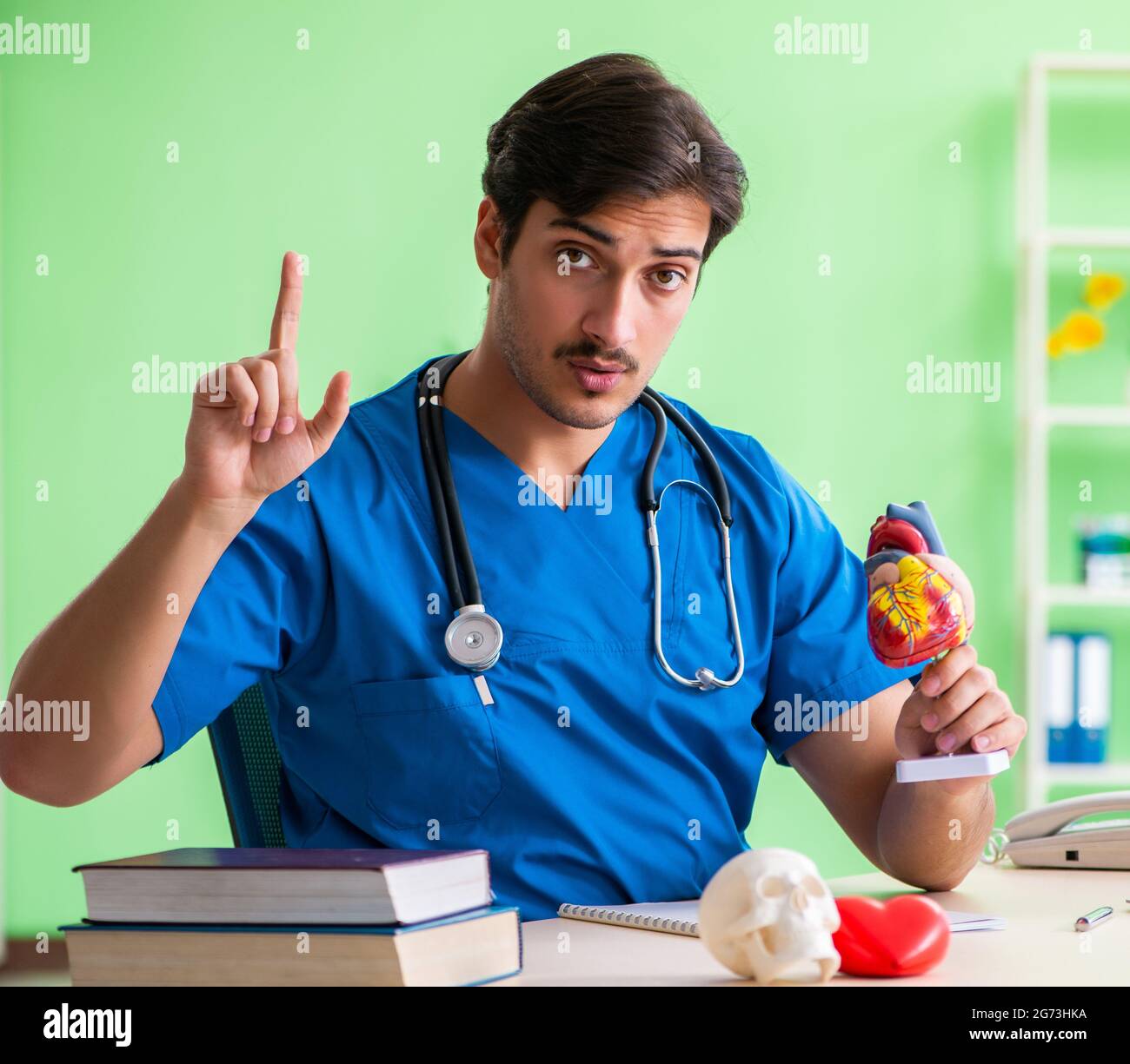 Doctor student explaining heart hi-res stock photography and images - Alamy