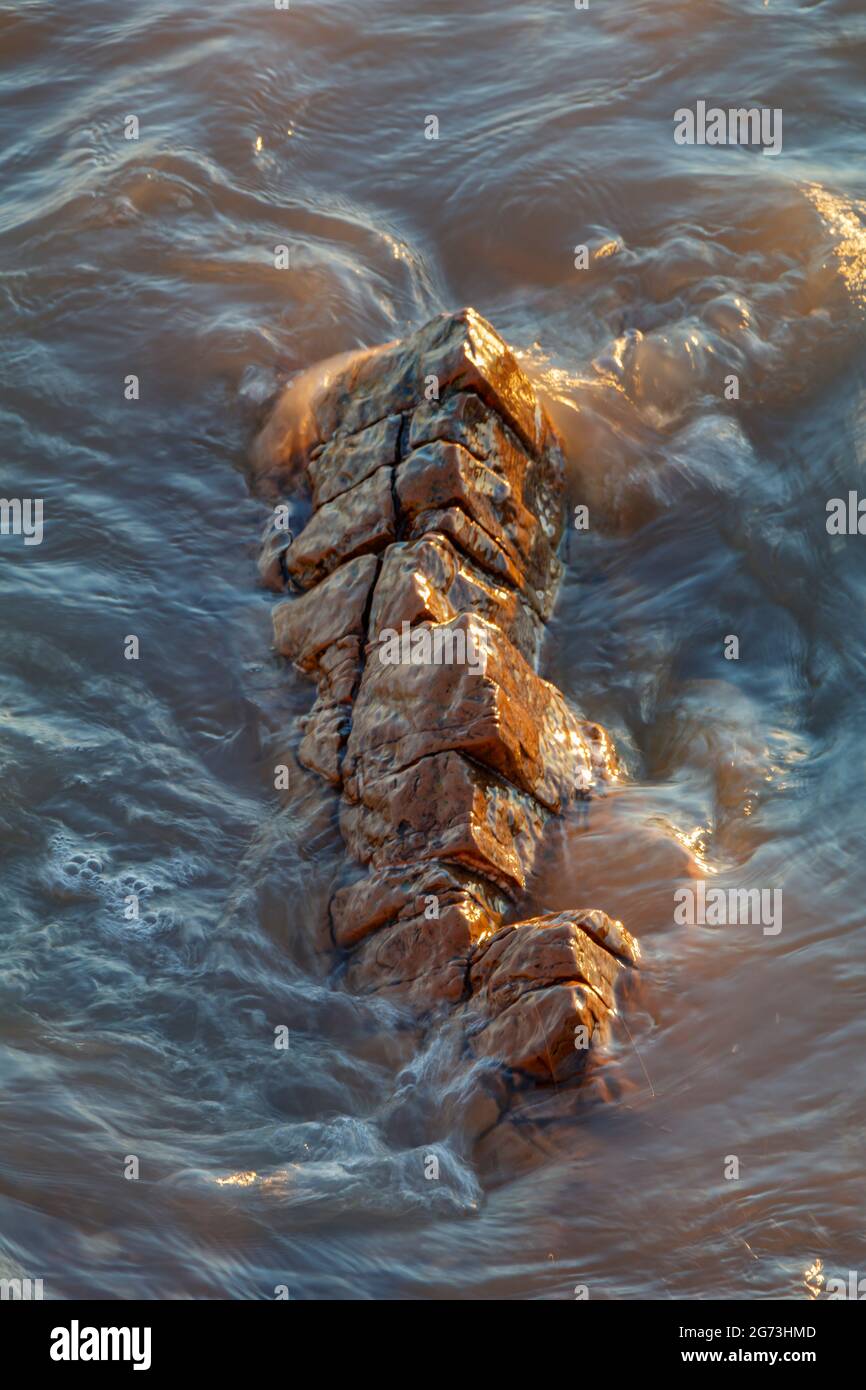 Water lapping wet rock hi-res stock photography and images - Alamy