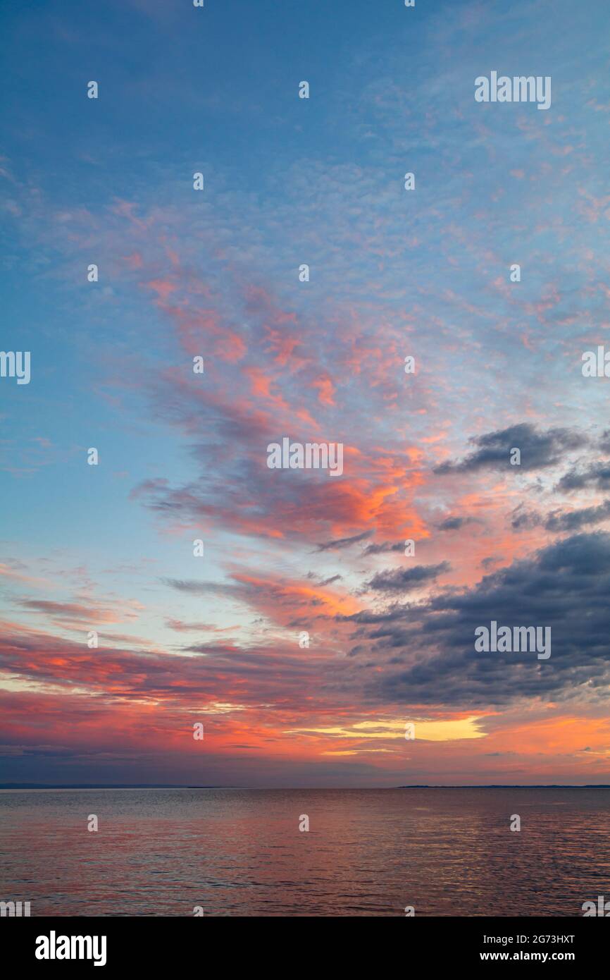 Sunset over the Bristol channel Stock Photo - Alamy