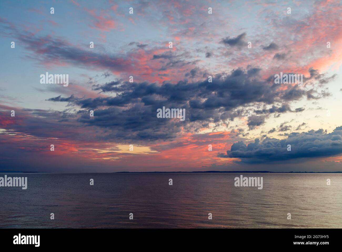 Sunset over the Bristol channel Stock Photo - Alamy