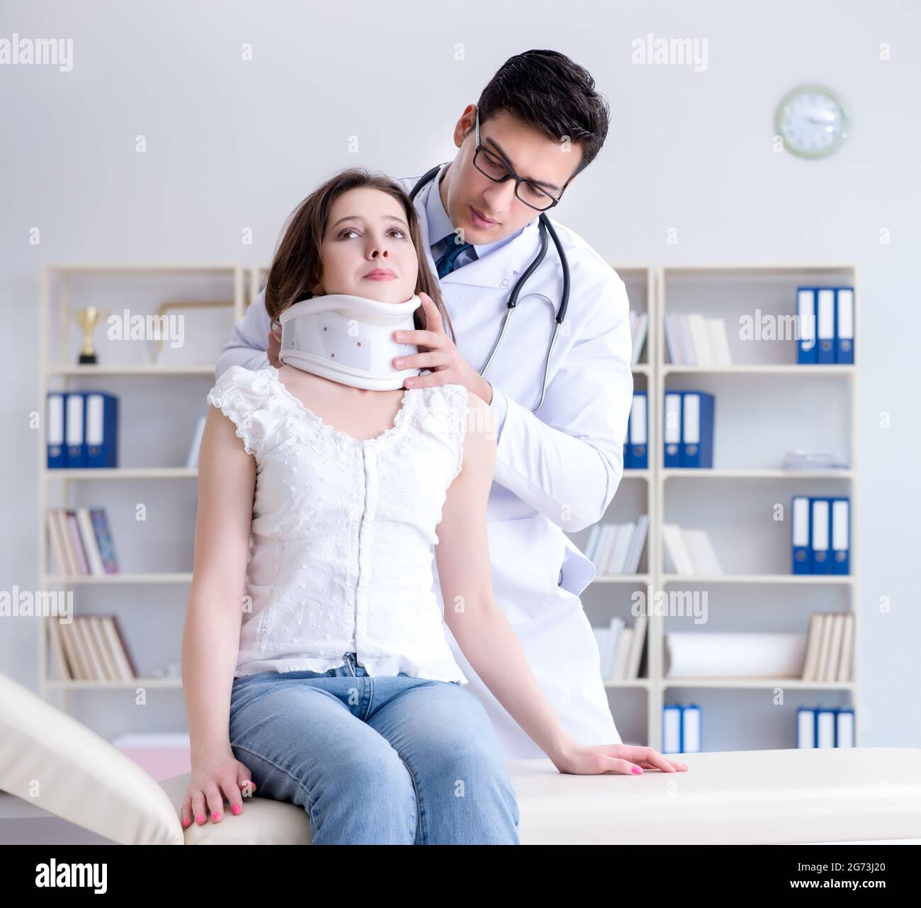 The woman with neck injury visiting doctor for check-up Stock Photo - Alamy