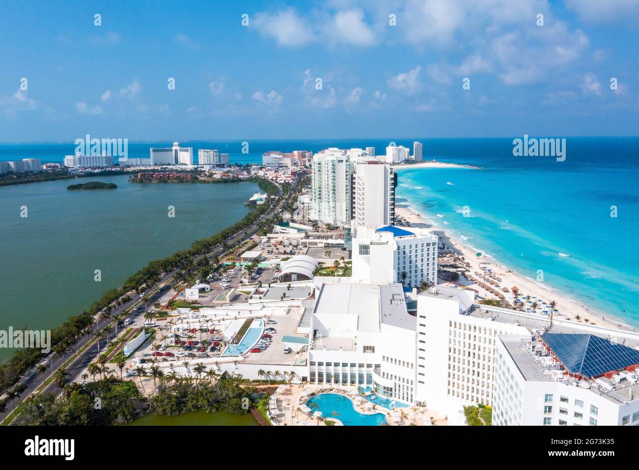 Aerial view of the luxury hotels in Cancun Stock Photo - Alamy