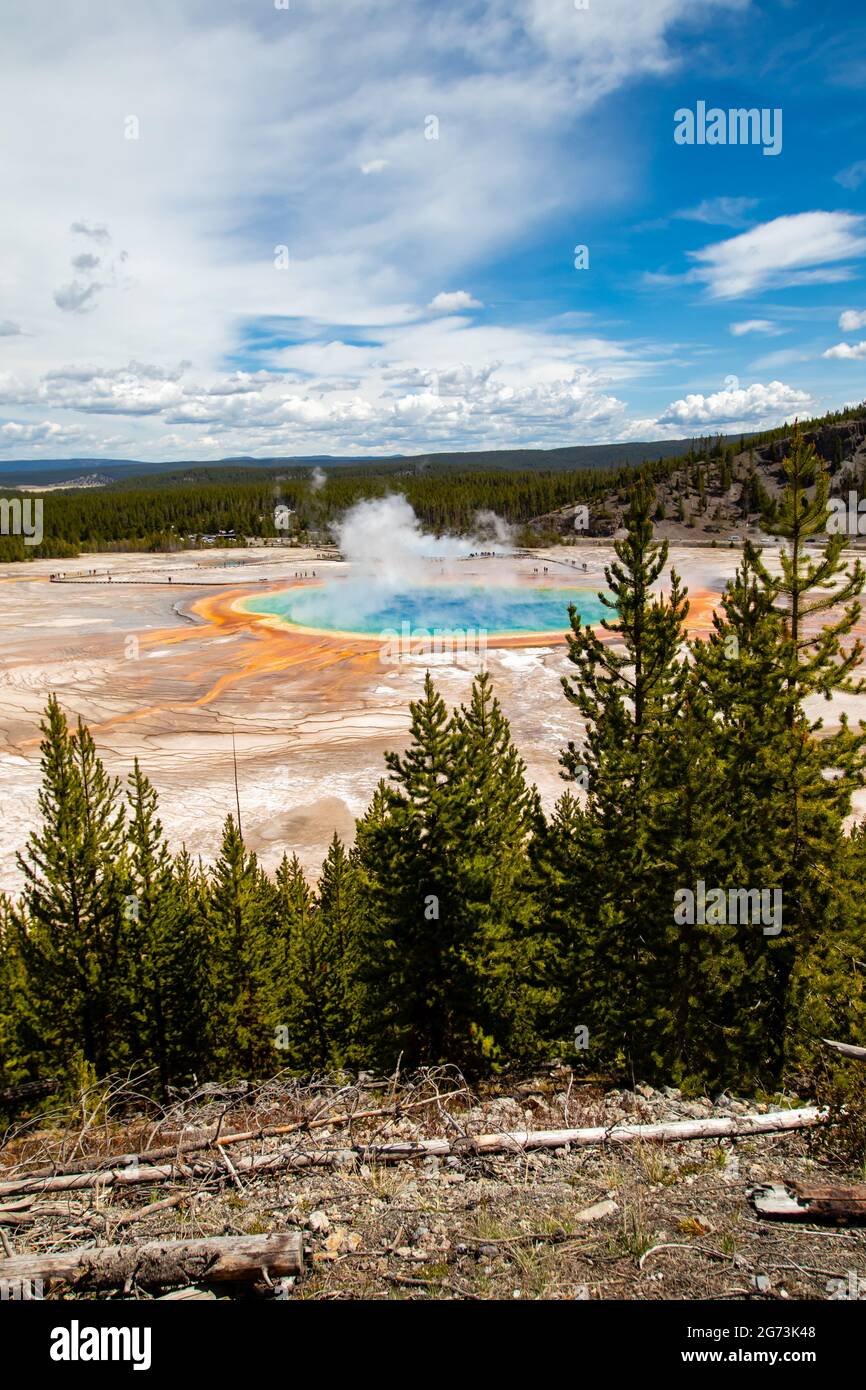 Yellowstone grand prismatic spring hi-res stock photography and images ...