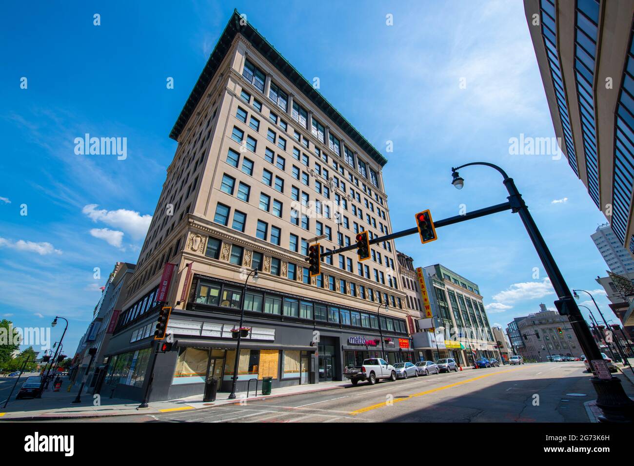 Park Plaza Building at 507 Main Street next to City Hall in downtown of ...