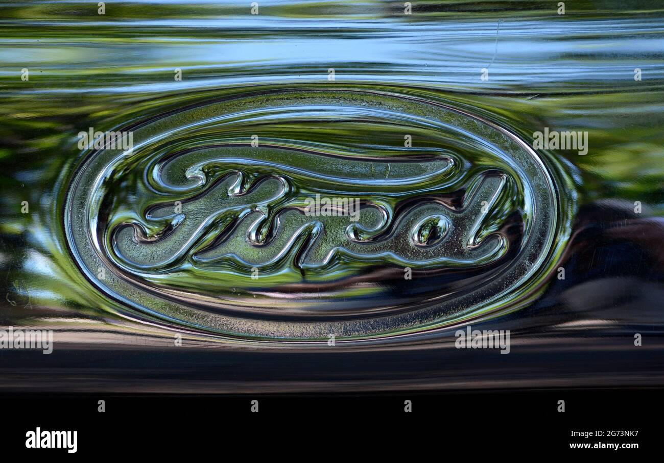 Old Ford Logo Wallpaper
