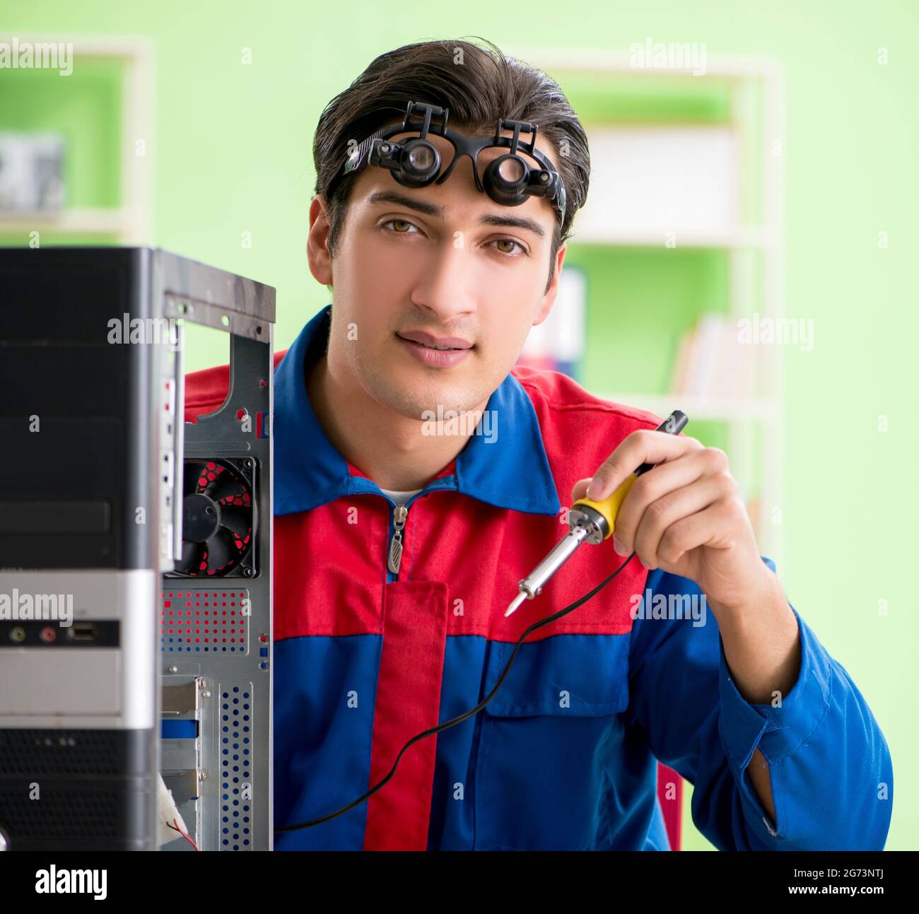 The computer engineer repairing broken desktop Stock Photo - Alamy