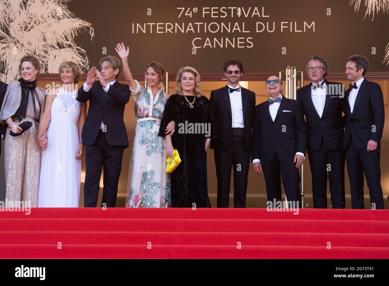Lou Lampros, Oscar Morgan, Melissa George, Cecile de France, Benoit ...