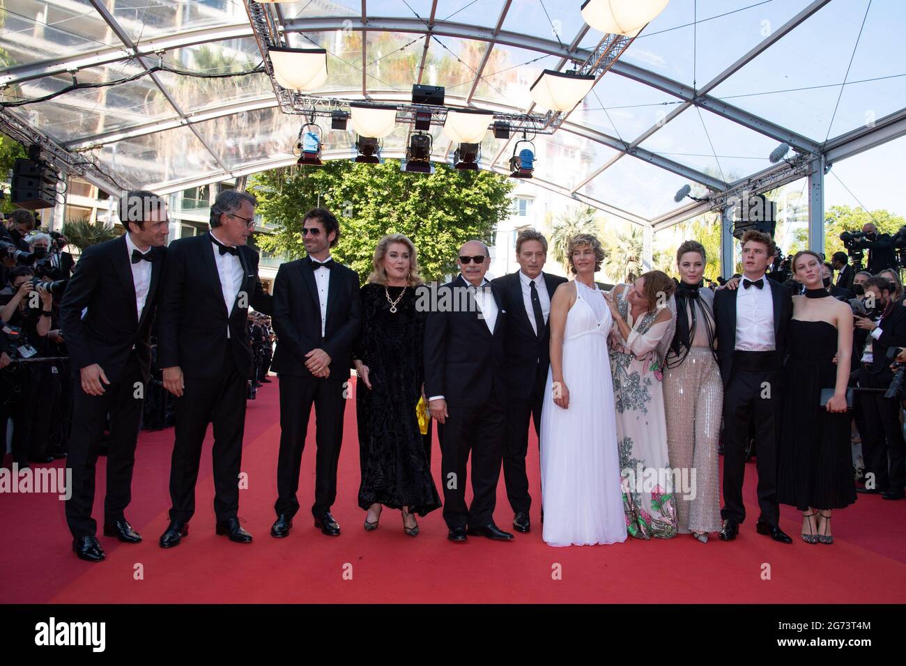 Lou Lampros, Oscar Morgan, Melissa George, Cecile de France, Benoit ...