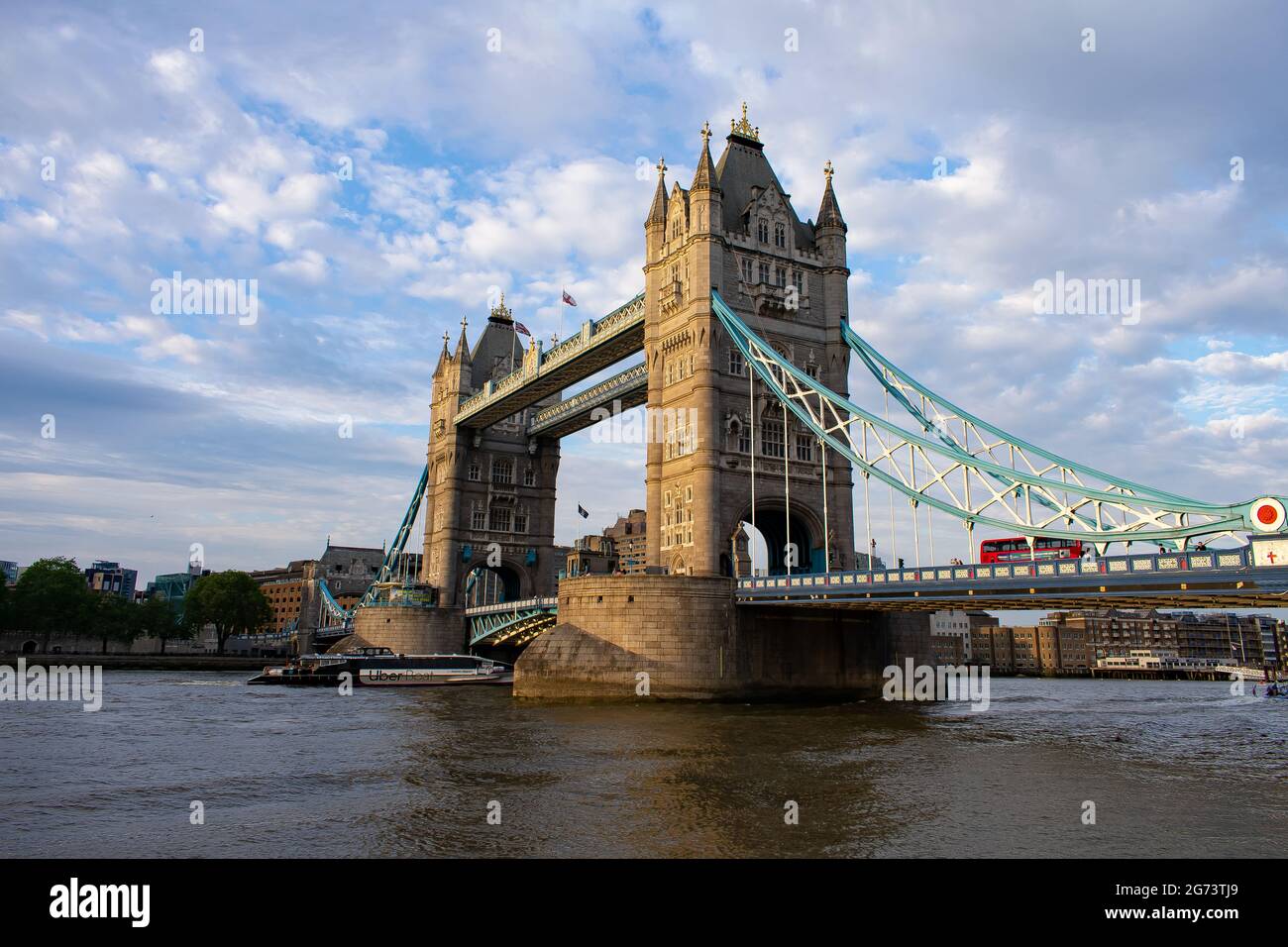 London tower bridge neo gothic architecture hi-res stock photography ...