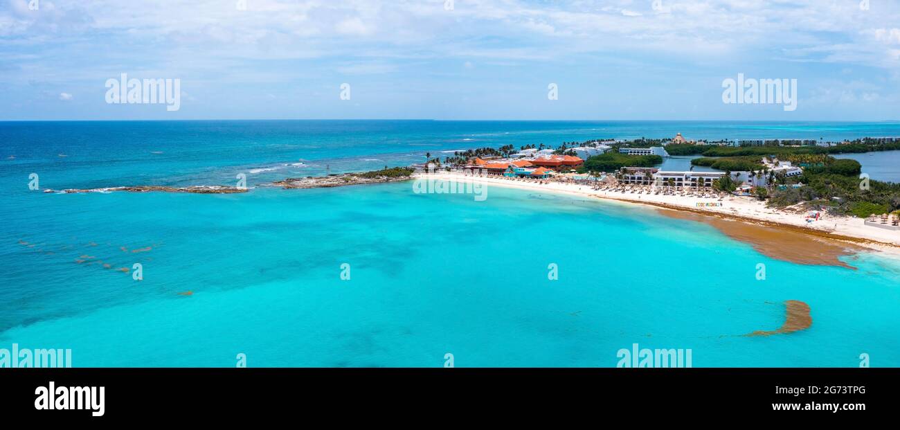 Flying over beautiful Cancun beach area. Aerial view Stock Photo - Alamy