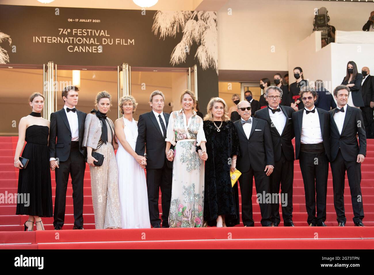 Lou Lampros, Oscar Morgan, Melissa George, Cecile de France, Benoit ...