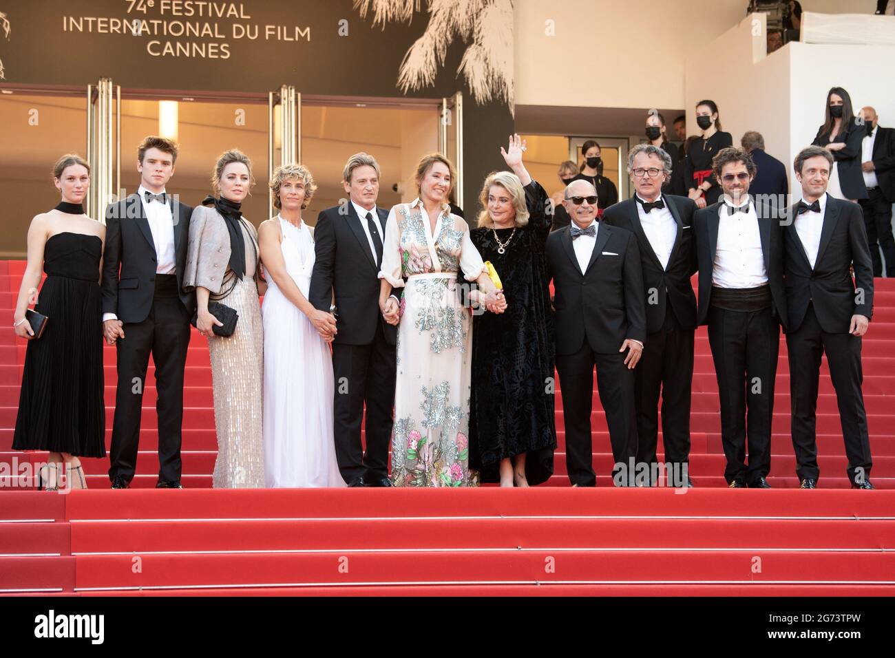 Lou Lampros, Oscar Morgan, Melissa George, Cecile de France, Benoit ...