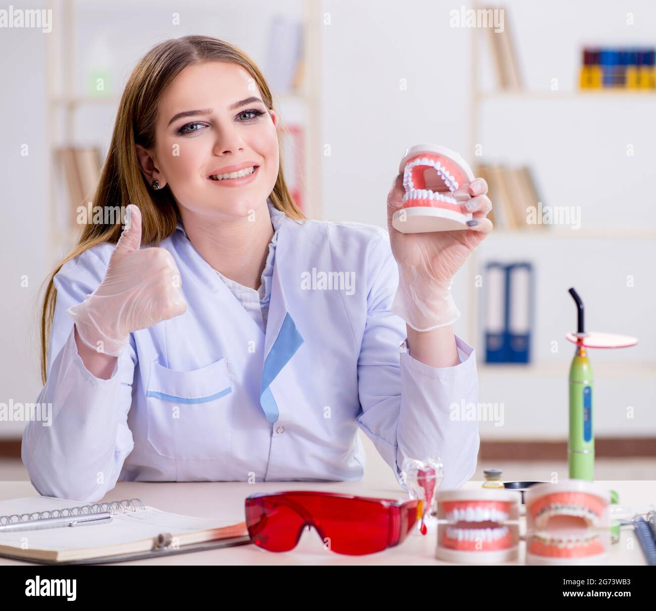 The dentistry student practicing skills in classroom Stock Photo - Alamy
