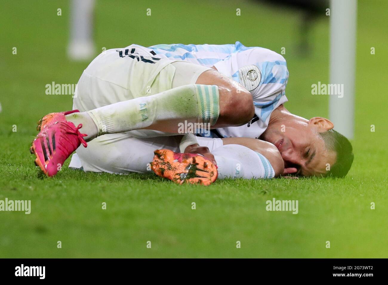 Angel di maria injury hi-res stock photography and images - Alamy