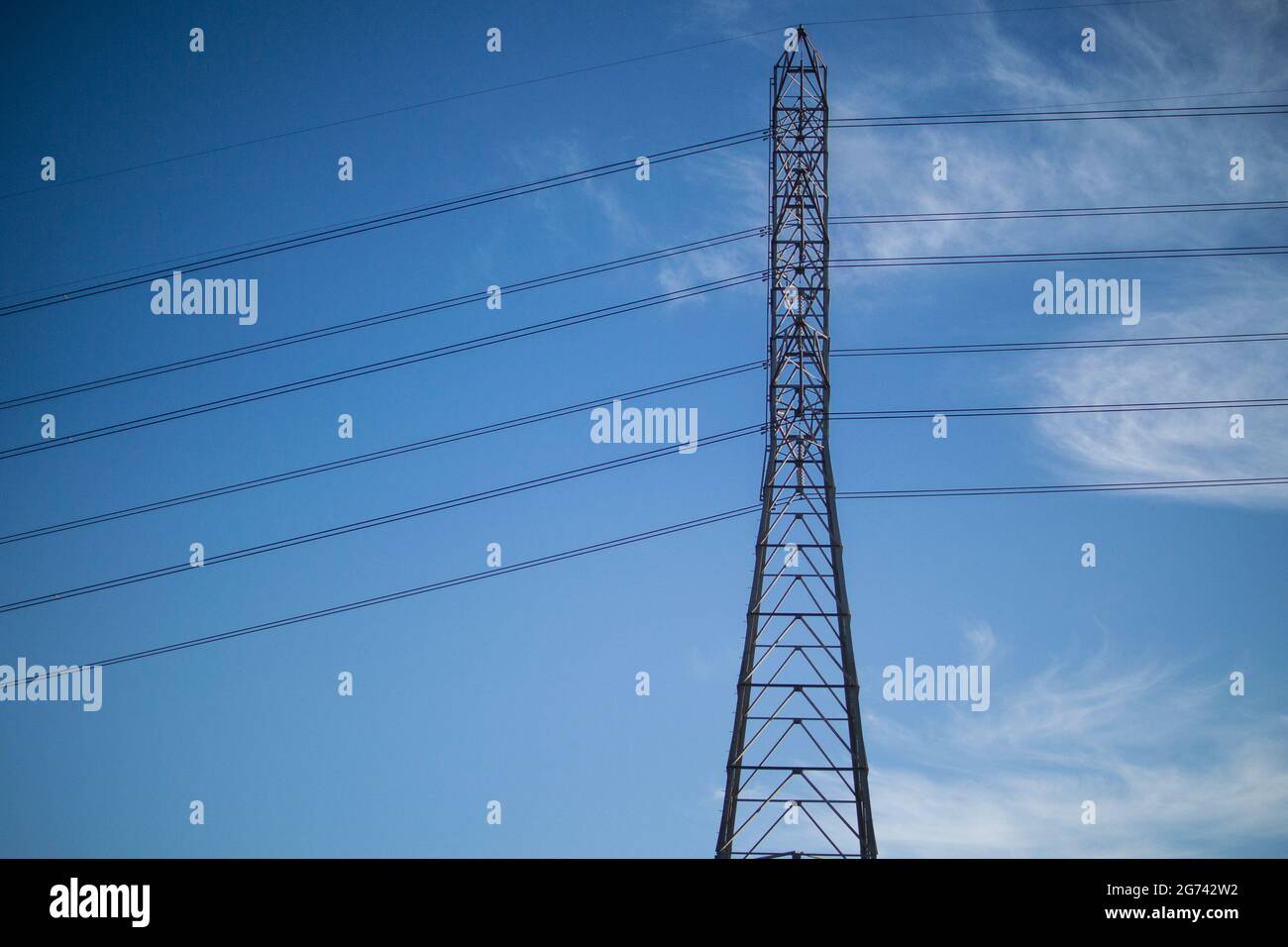 Electricity transmission tower with lattice structure, connected to ...