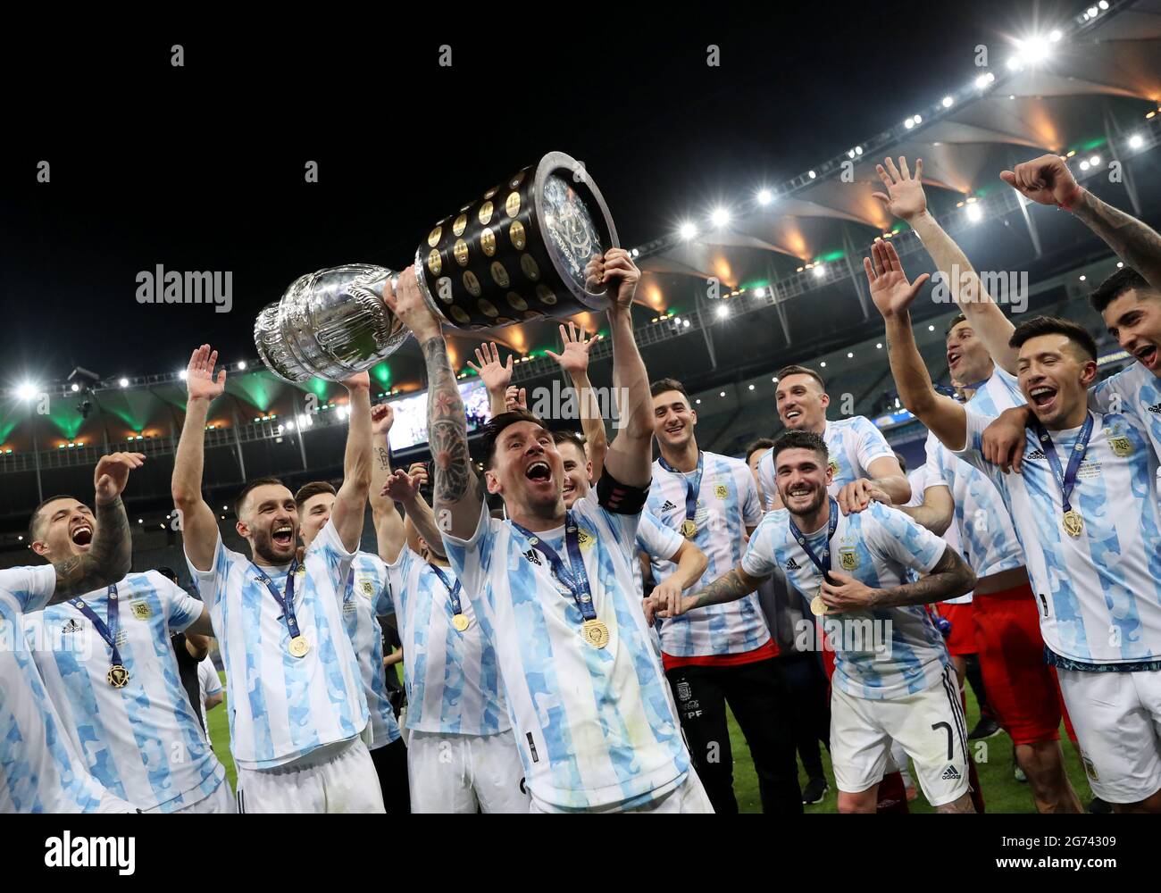 Lionel messi copa america trophy hi-res stock photography and images ...