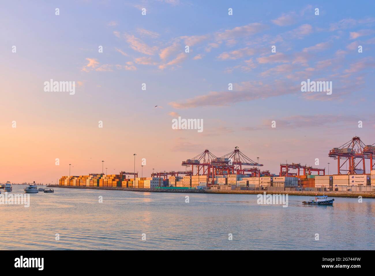Port of callao lima,peru container hi-res stock photography and images ...