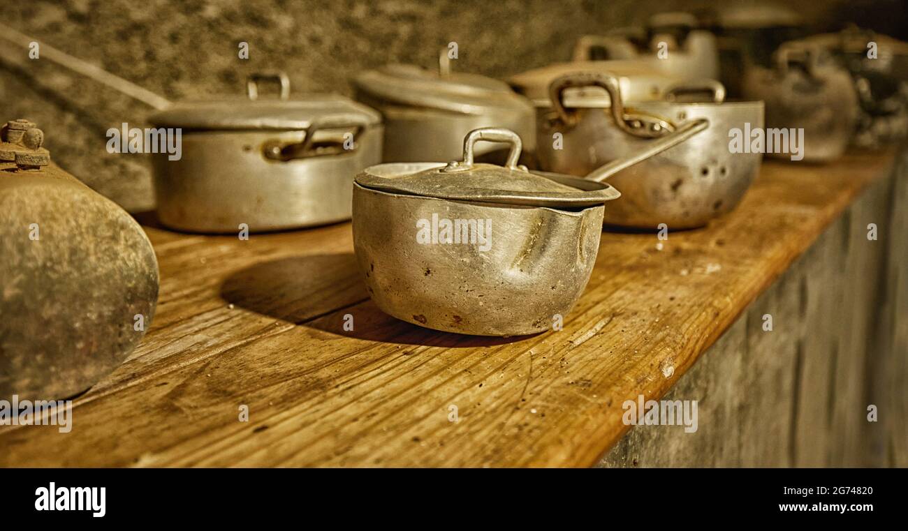Retro vintage kitchen pots hi-res stock photography and images - Alamy