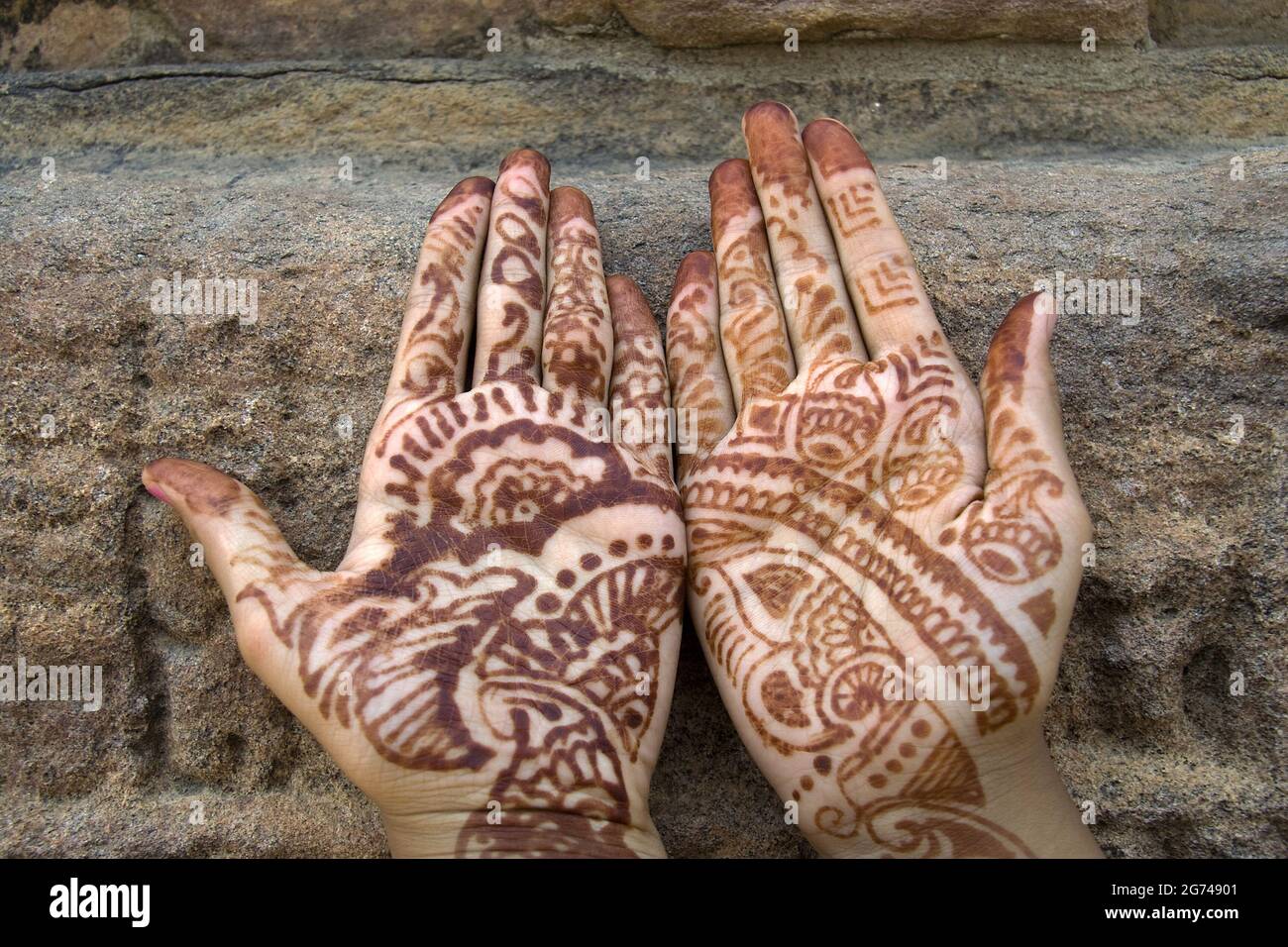 Beautiful Mehandi art, painting on hand and feet with juice of a herb ...