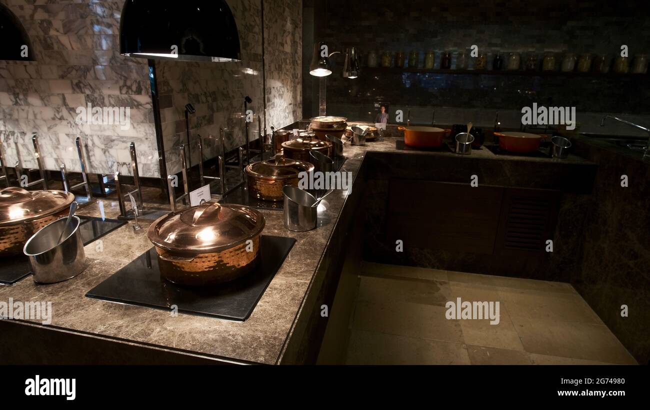 Hot food line hi-res stock photography and images - Alamy