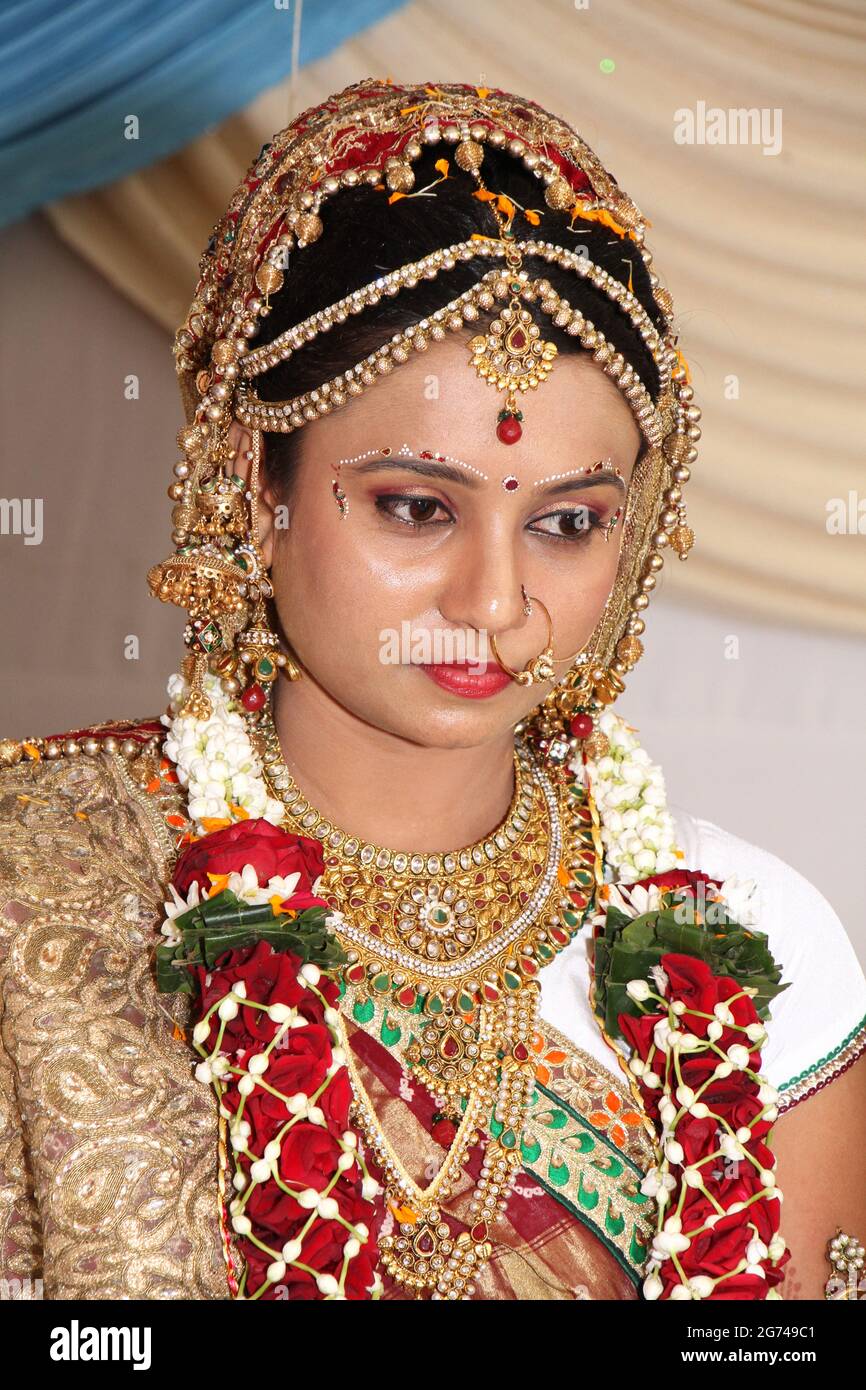 Gujarati Saree High Resolution Stock Photography and Images - Alamy