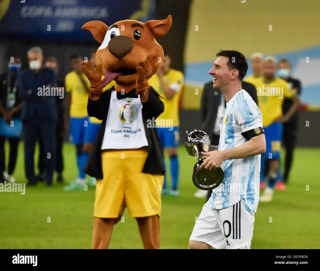 Lionel messi copa america trophy hi-res stock photography and images ...