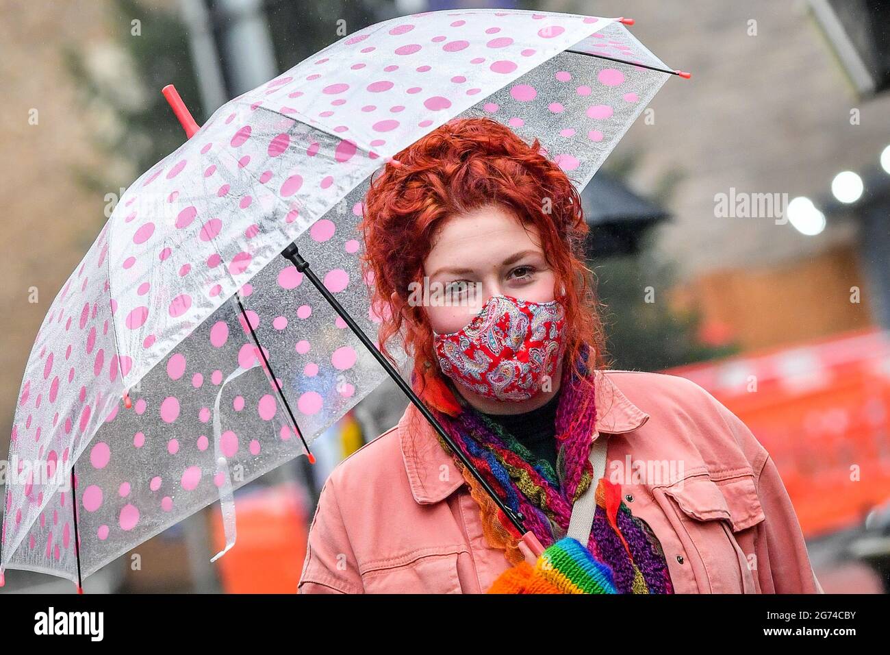 Continue wearing face masks hi-res stock photography and images - Alamy
