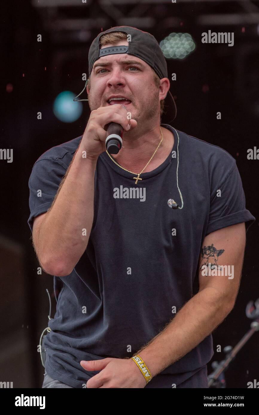 Country singer Ross Ellis performs onstage during the Windy City ...