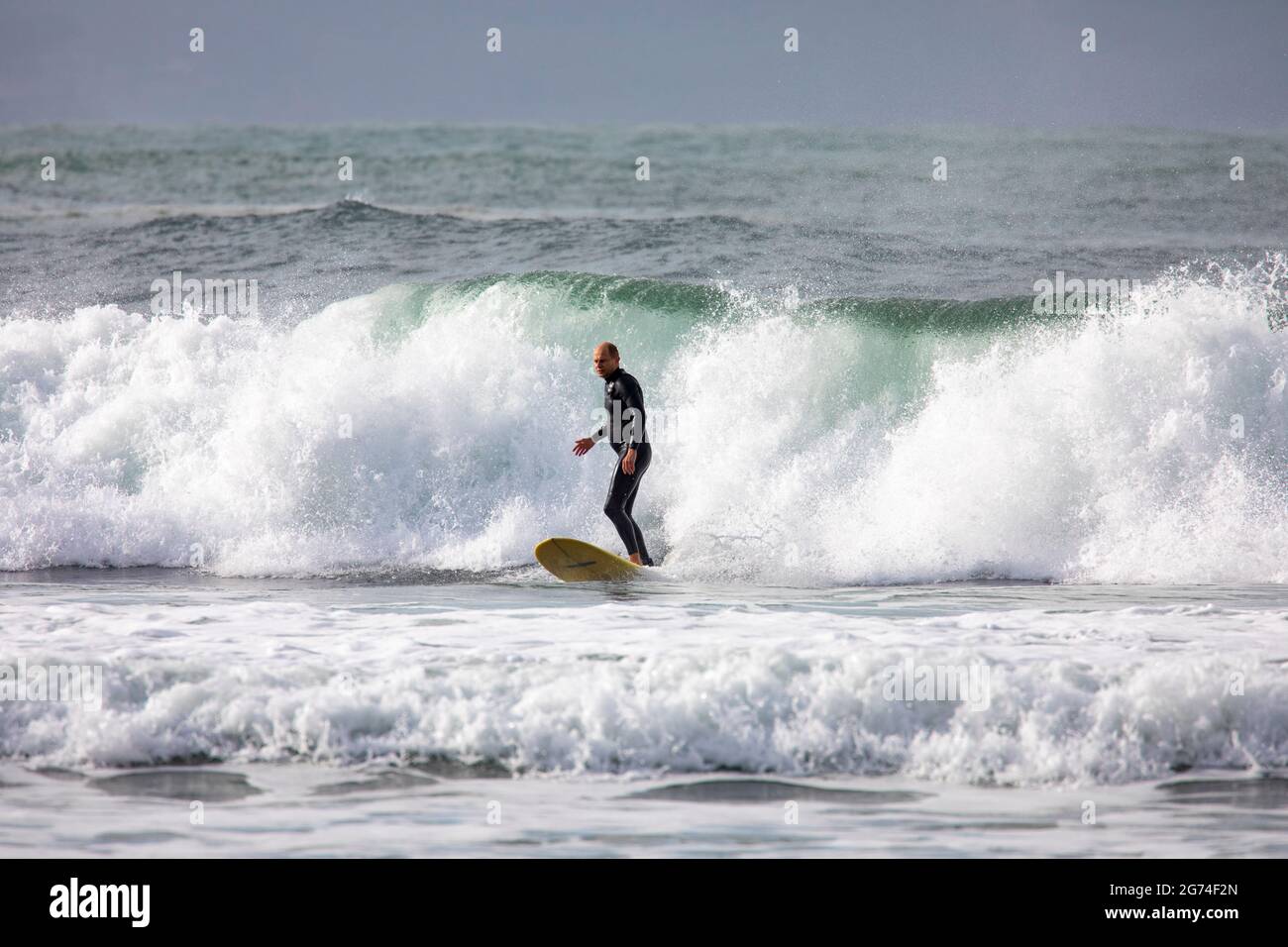 Riding big waves High Resolution Stock Photography and Images - Alamy