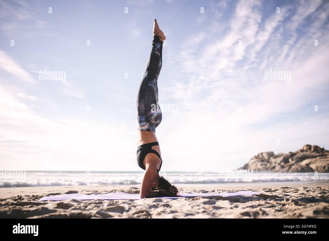 Sea headstand hi-res stock photography and images - Alamy