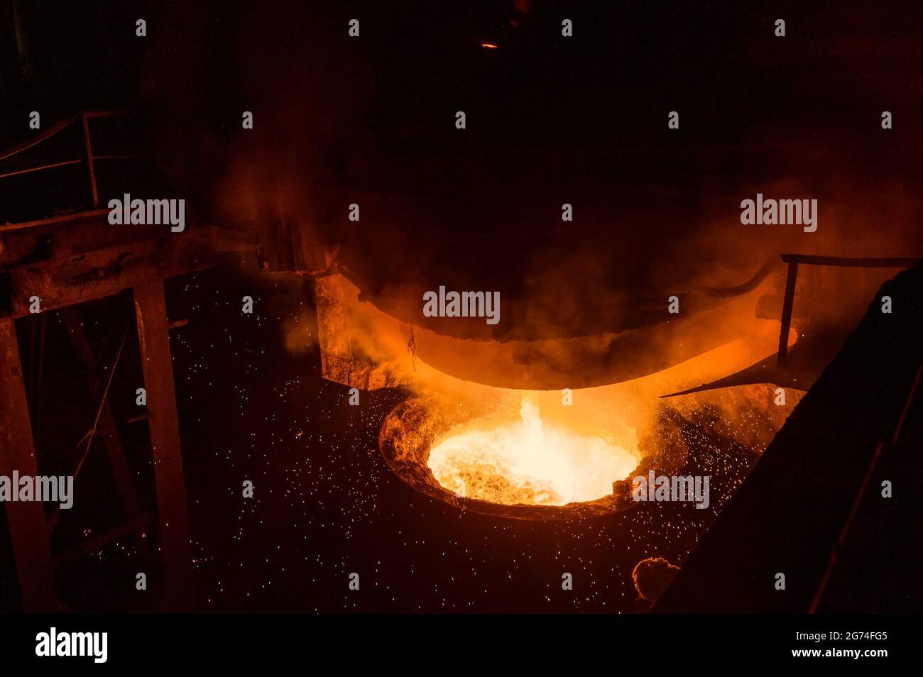 Liquid steel is poured from a metallurgical ladle Stock Photo - Alamy