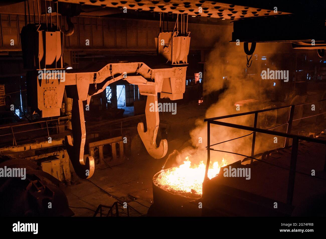 Molten metal fire hi-res stock photography and images - Alamy