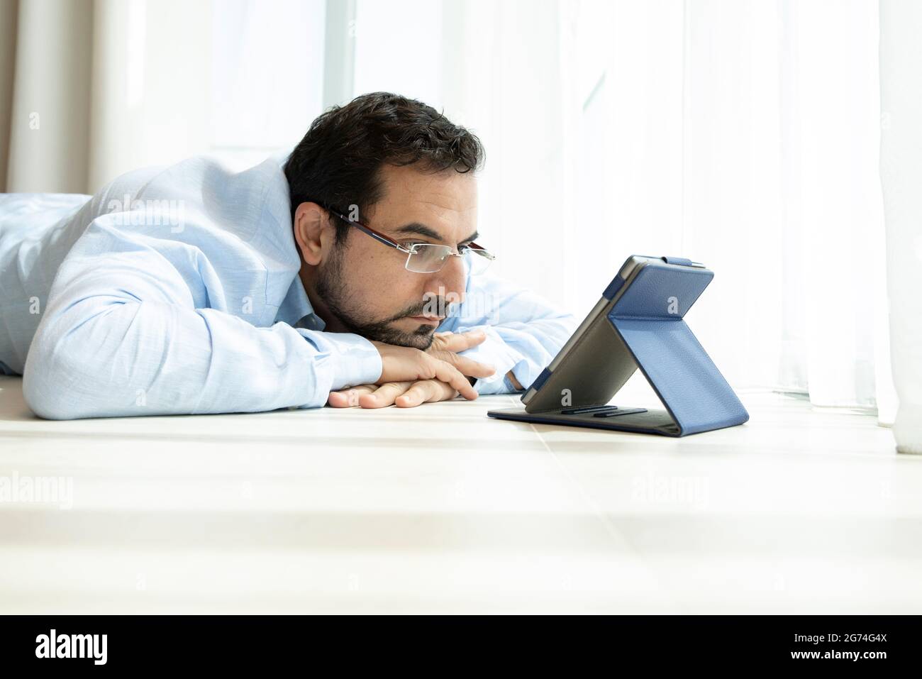 Middle aged man reading a book hi-res stock photography and images - Alamy