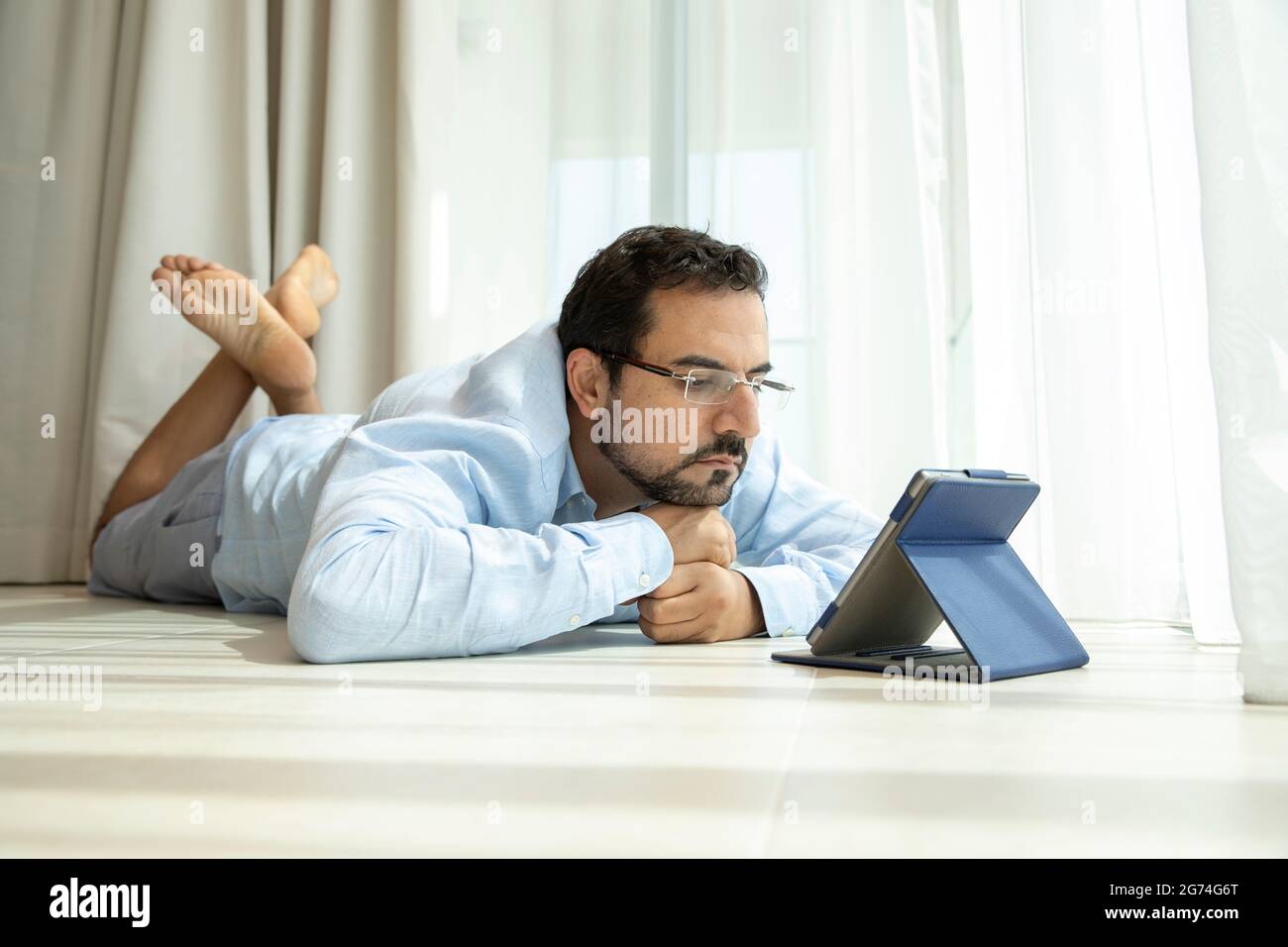 Middle aged man reading a book hi-res stock photography and images - Alamy