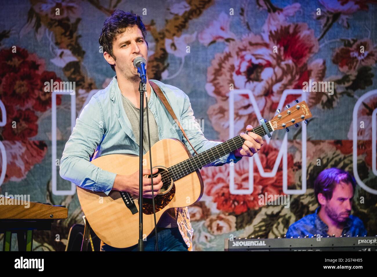 Eskimo band hi-res stock photography and images - Alamy