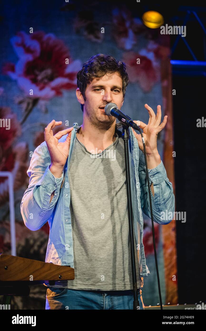 Eskimo band hi-res stock photography and images - Alamy