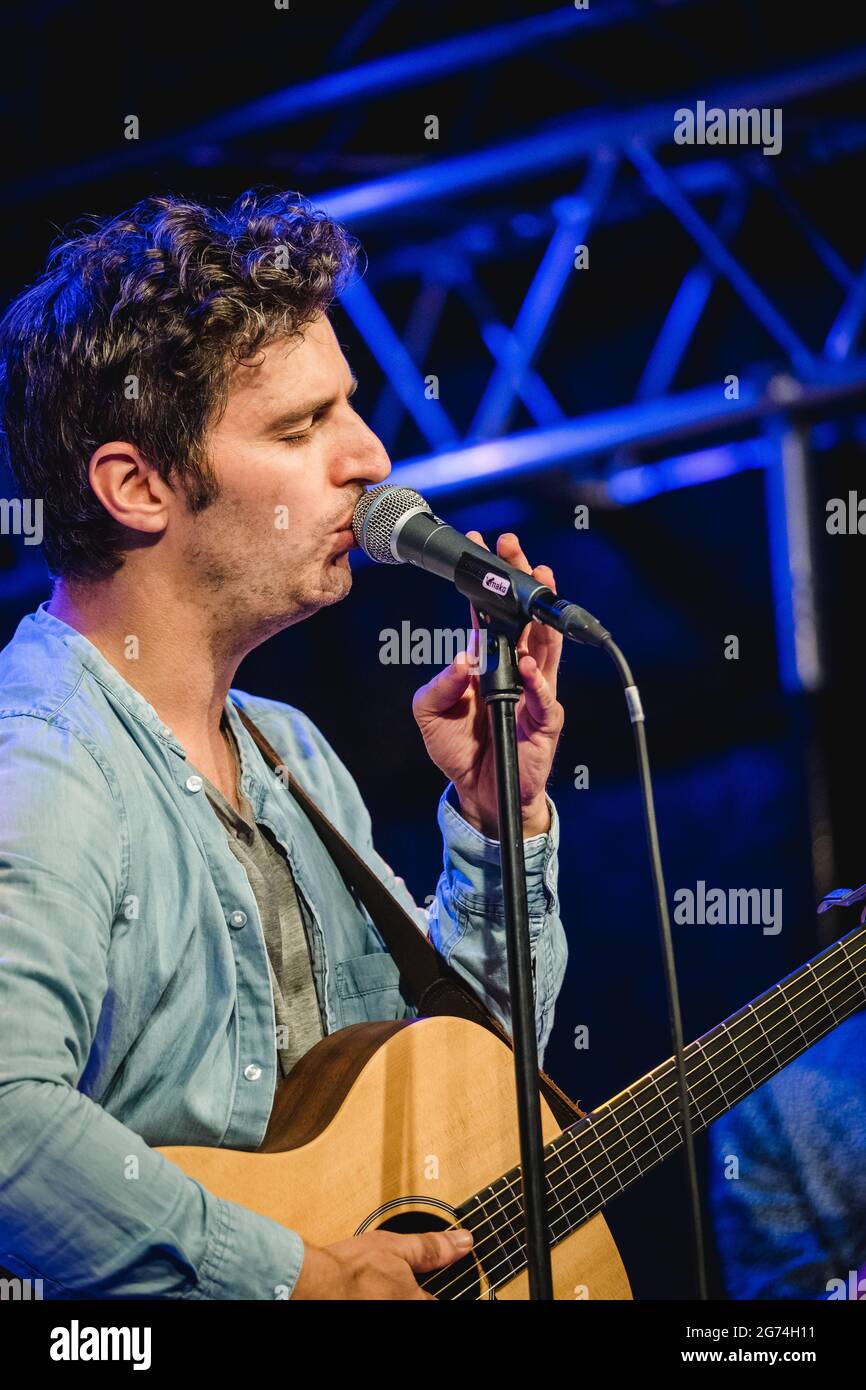 Eskimo band hi-res stock photography and images - Alamy