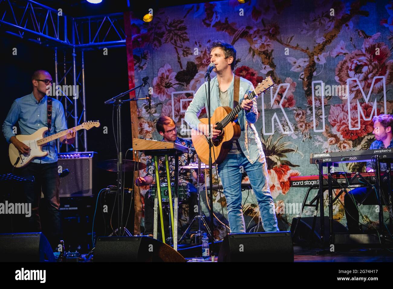 Eskimo band hi-res stock photography and images - Alamy