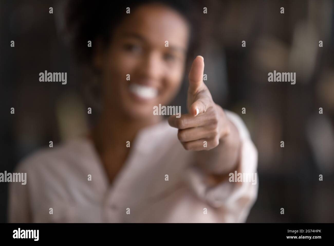 Black woman pointing finger hi-res stock photography and images - Alamy