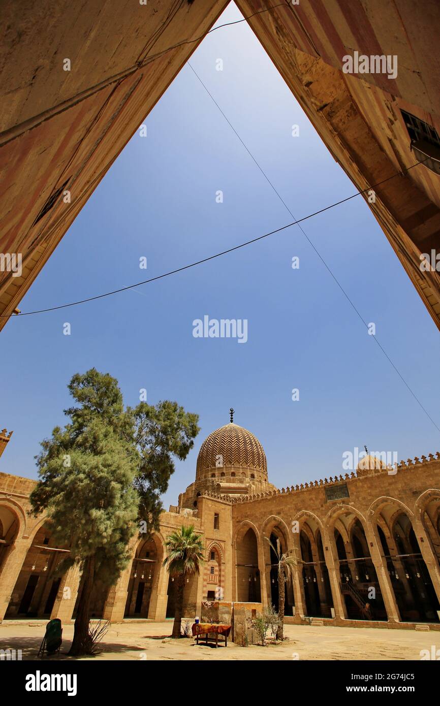 Old mosque in Cairo Stock Photo - Alamy