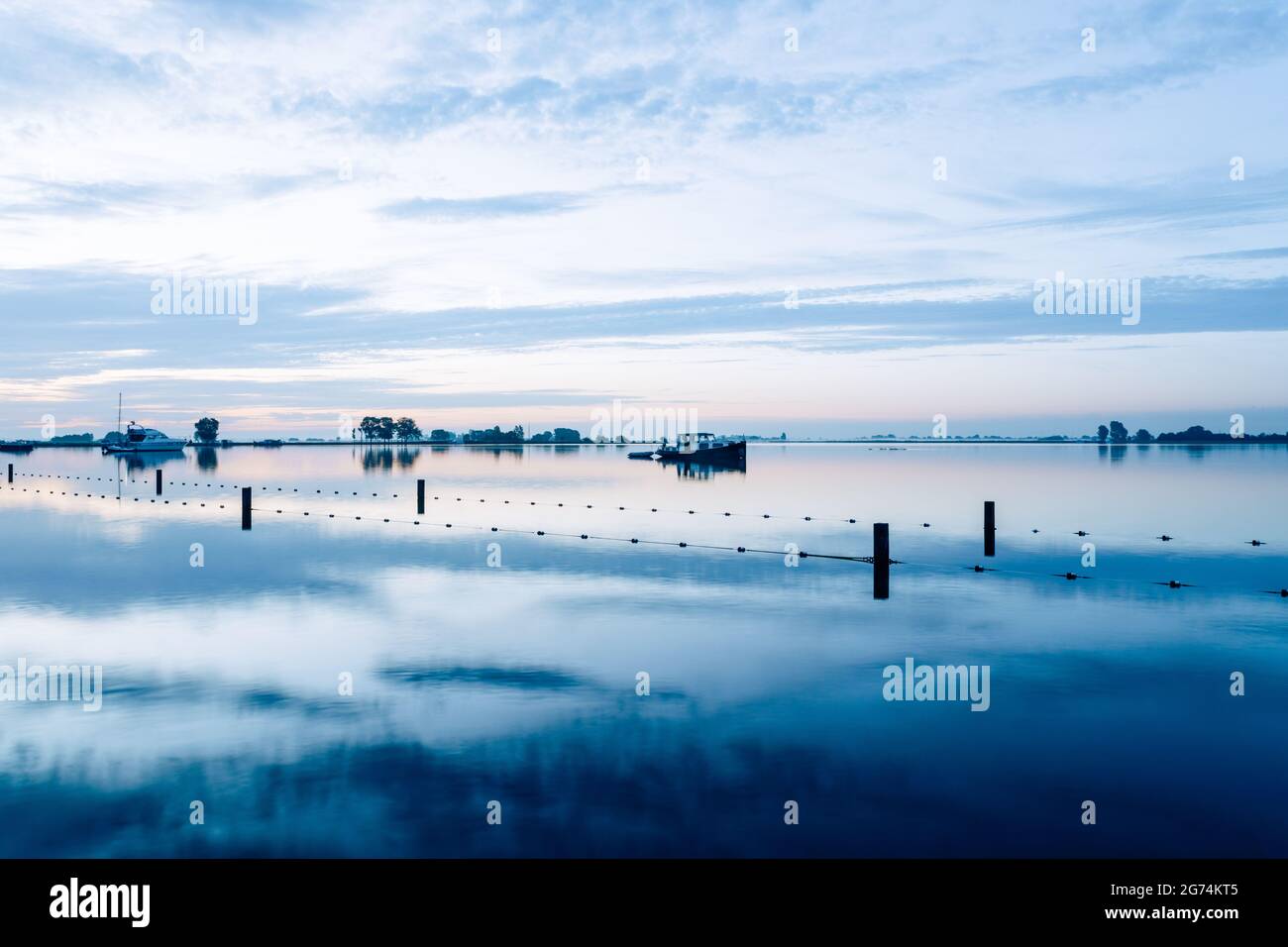 Sunrise over lake 't Joppe at the Kagerplassen in the South-Holland ...