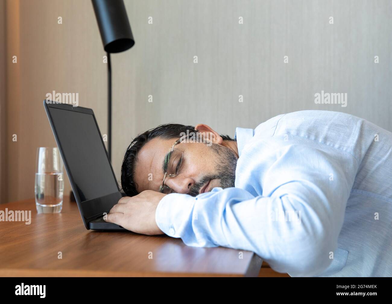 arab man fallen asleep at his computer Stock Photo - Alamy