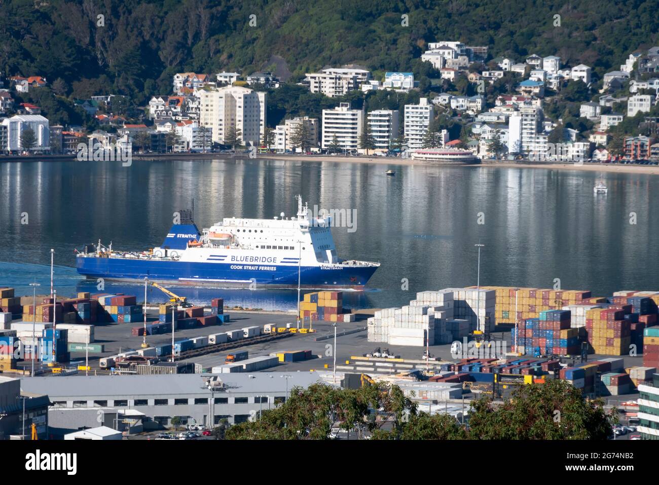 Bluebridge Cook Strait Ferry, "Straitsman", arriving at Wellington ...