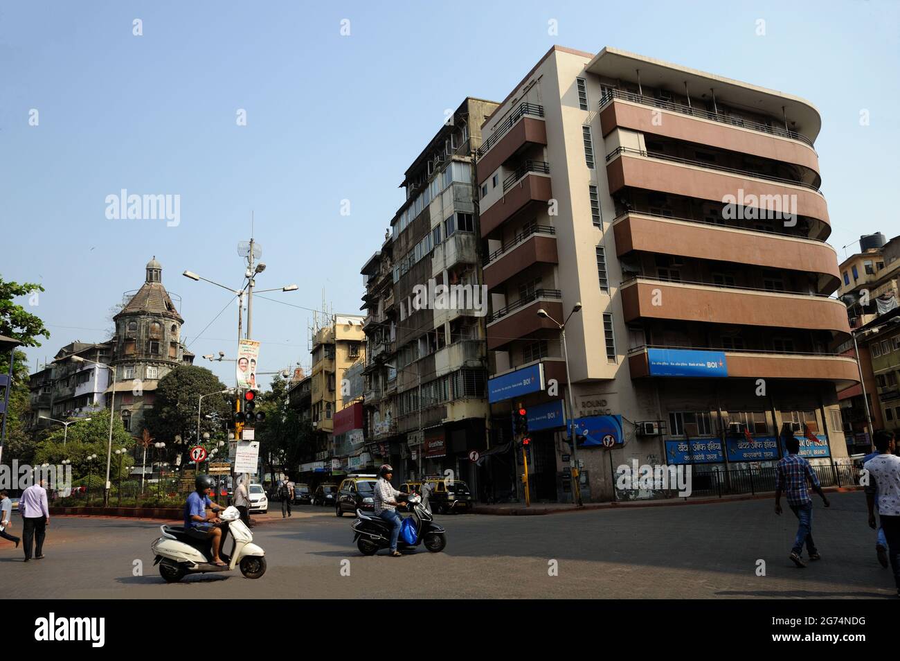 Mumbai; Maharashtra; India- Asia; Jan; 2017 : Mud- roof old 'Round ...