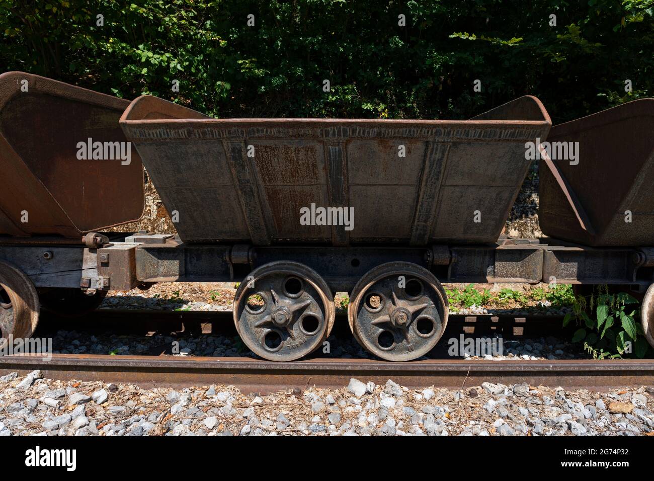 Tipper trucks hi-res stock photography and images - Alamy