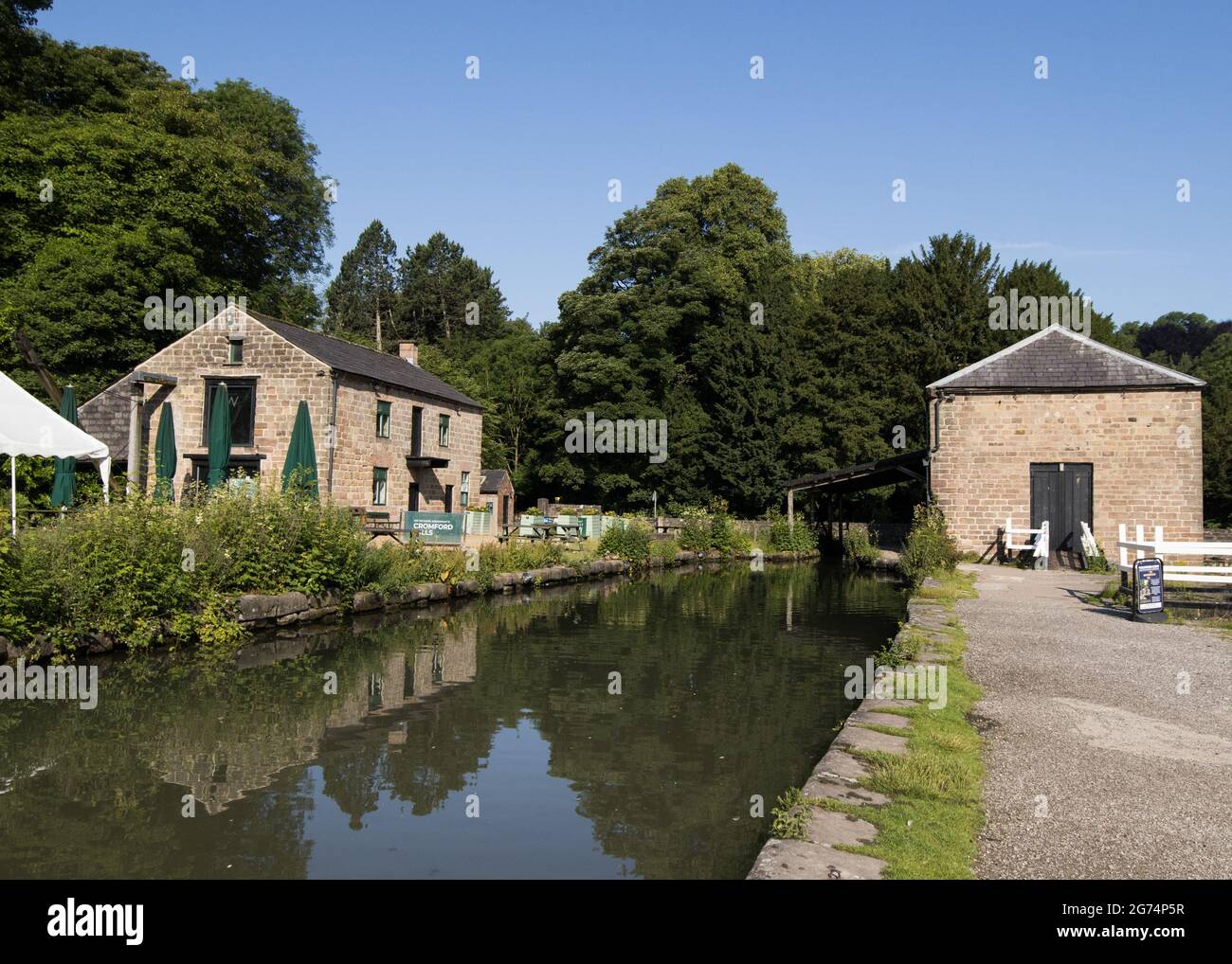 Old mill buildings hi-res stock photography and images - Alamy