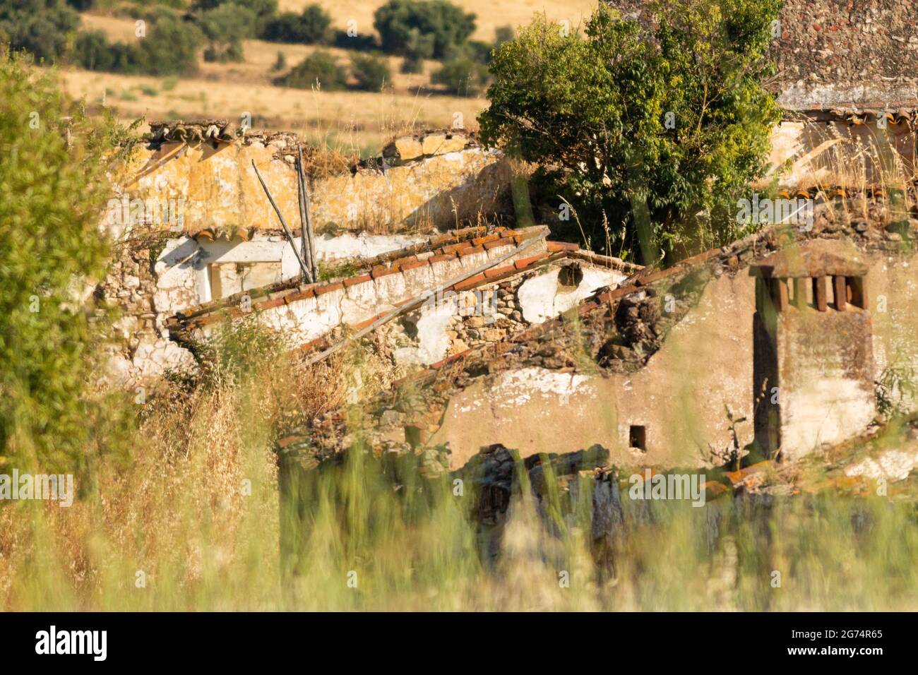 Ruined walls of houses hi-res stock photography and images - Alamy