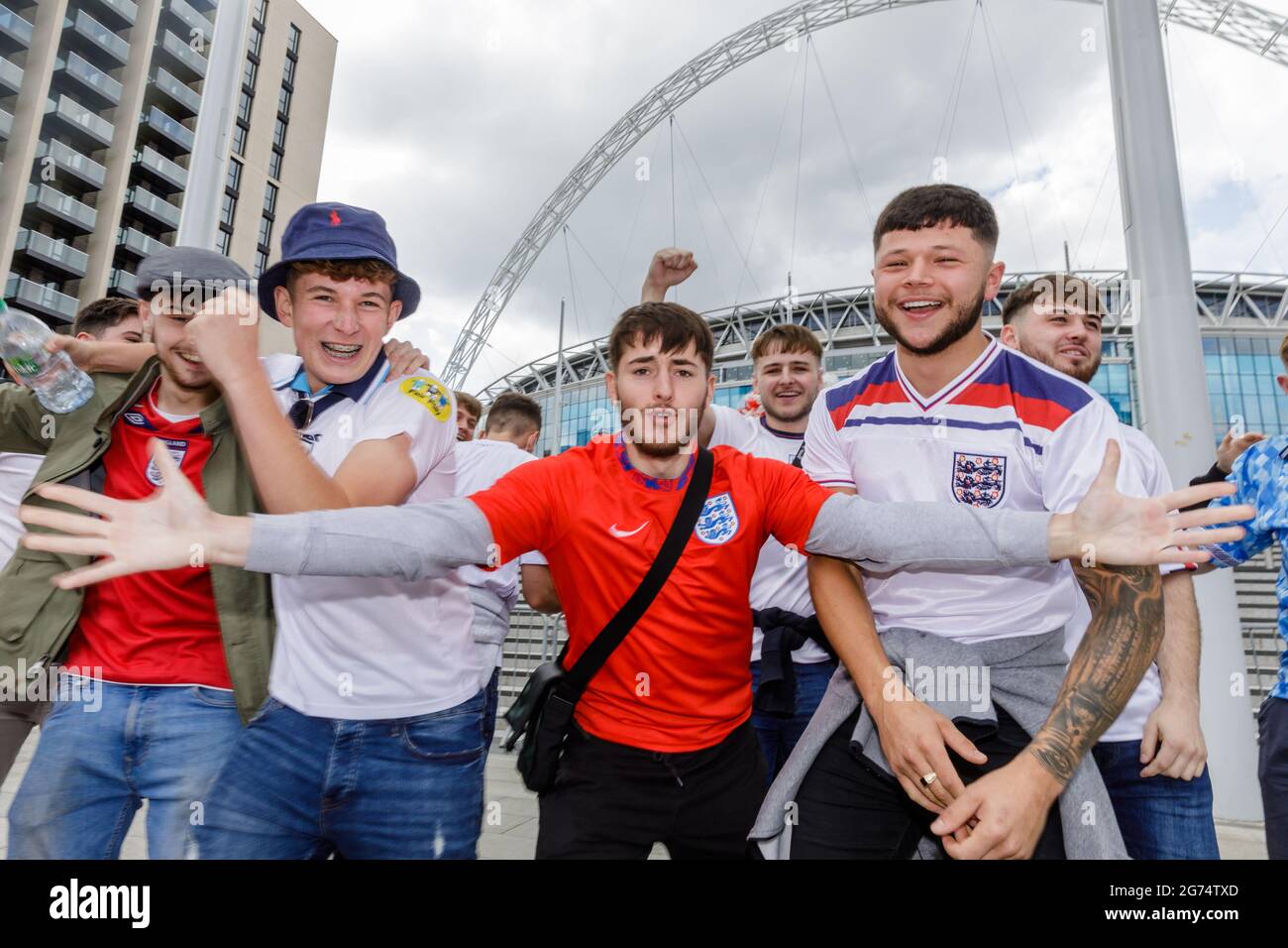 1966 world cup england fans hi-res stock photography and images - Alamy