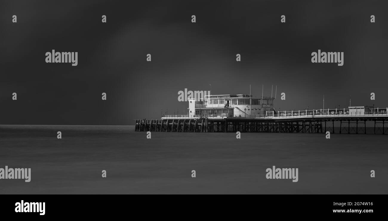 Worthing pier beach sussex Black and White Stock Photos & Images - Alamy